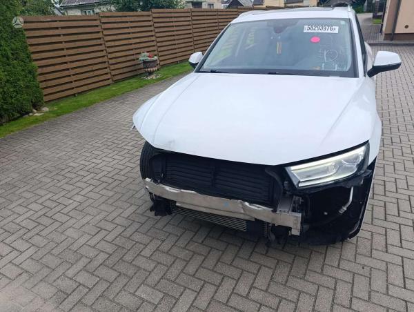 White Audi Q5 2018 in Plunge, with an engine capacity of 1.98 L and mileage of 129 thousand km for 12400 €, photo 3 on AUTOMOTO.COM.LV