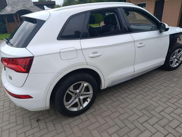 White Audi Q5 2018 in Plunge, with an engine capacity of 1.98 L and mileage of 129 thousand km for 12400 €, photo 6 on AUTOMOTO.COM.LV