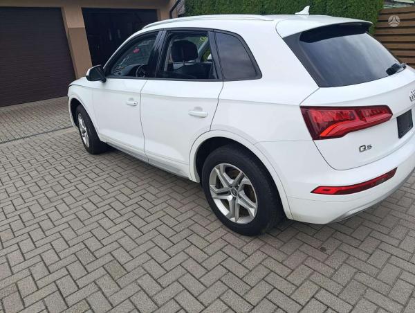 White Audi Q5 2018 in Plunge, with an engine capacity of 1.98 L and mileage of 129 thousand km for 12400 €, photo 8 on AUTOMOTO.COM.LV