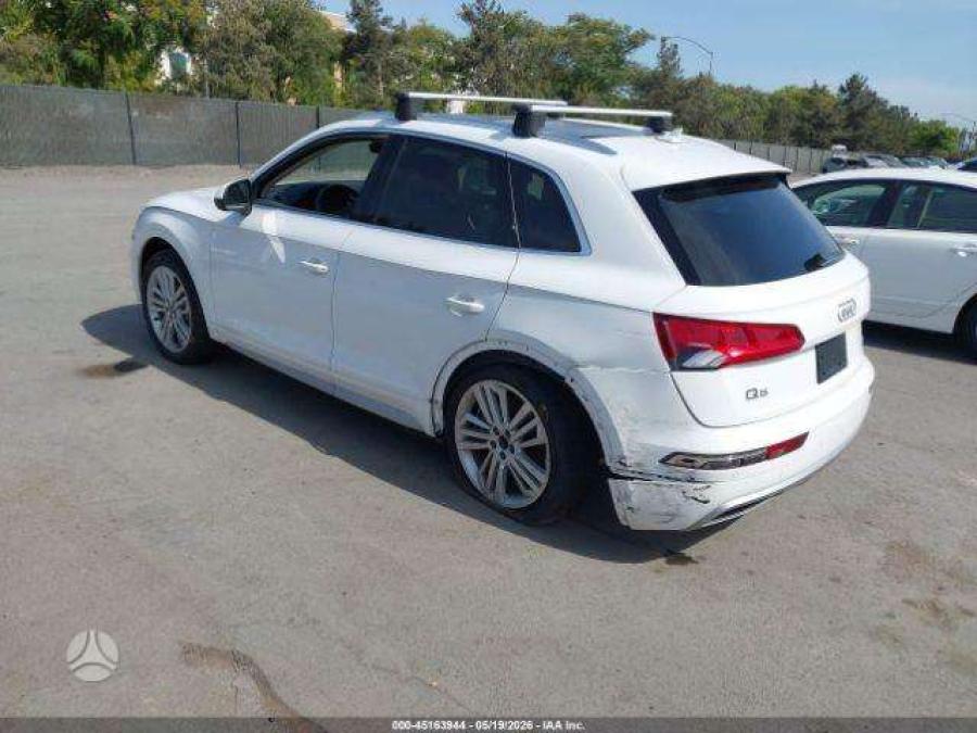 White Audi Q5 2019 in Klaipeda, with an engine capacity of 1.98 L and mileage of 107 thousand km for 16750 €, photo 4 on AUTOMOTO.COM.LV