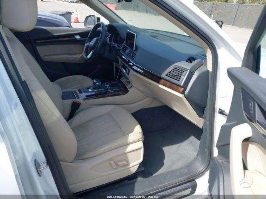 White Audi Q5 2019 in Klaipeda, with an engine capacity of 1.98 L and mileage of 107 thousand km for 16750 €, photo 6 on AUTOMOTO.COM.LV