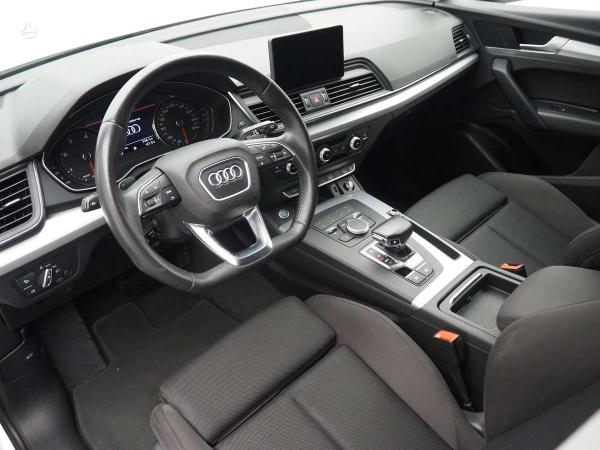 White Audi Q5 2019 in Vilnius, with an engine capacity of 1.98 L and mileage of 118 thousand km for 22900 €, photo 8 on AUTOMOTO.COM.LV