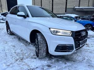 White Audi Q5 2020 in Vilnius, with an engine capacity of 1.98 L and mileage of 76 thousand km for 23200 €, photo 2 on AUTOMOTO.COM.LV