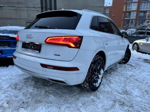 White Audi Q5 2020 in Vilnius, with an engine capacity of 1.98 L and mileage of 76 thousand km for 23200 €, photo 3 on AUTOMOTO.COM.LV