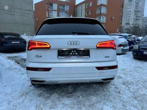 White Audi Q5 2020 in Vilnius, with an engine capacity of 1.98 L and mileage of 76 thousand km for 23200 €, photo 6 on AUTOMOTO.COM.LV