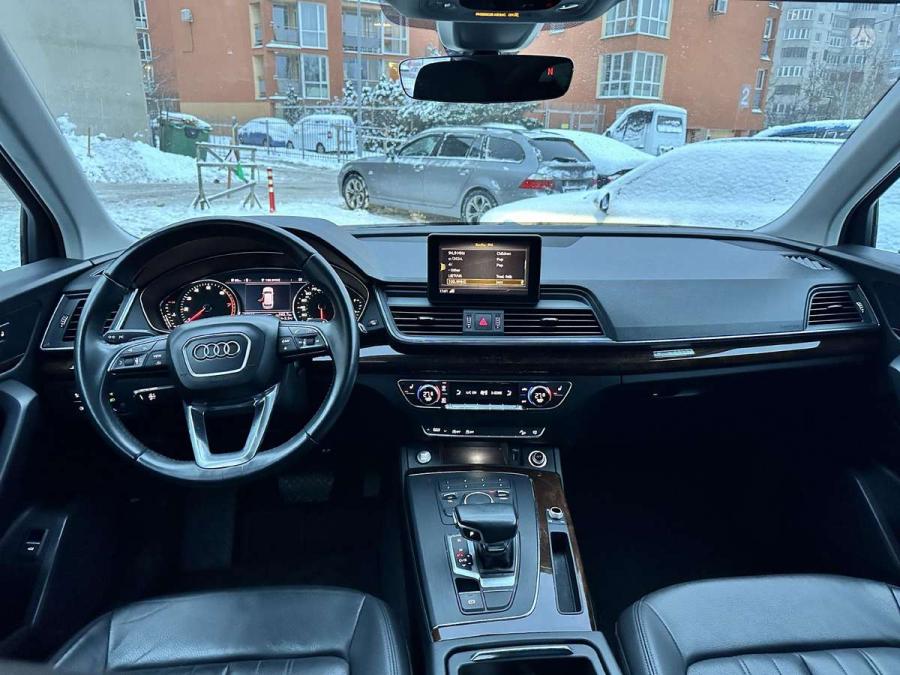 White Audi Q5 2020 in Vilnius, with an engine capacity of 1.98 L and mileage of 76 thousand km for 23200 €, photo 7 on AUTOMOTO.COM.LV
