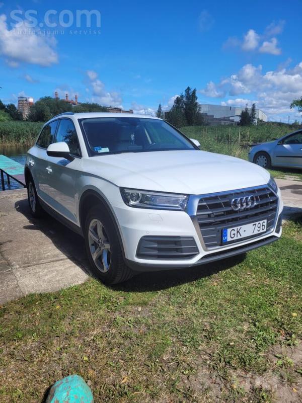 White Audi Q5 2020 in Liepaja, with an engine capacity of 2.00 L and mileage of 114 thousand km for 25800 €, photo 2 on AUTOMOTO.COM.LV