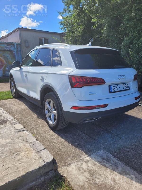 White Audi Q5 2020 in Liepaja, with an engine capacity of 2.00 L and mileage of 114 thousand km for 25800 €, photo 3 on AUTOMOTO.COM.LV