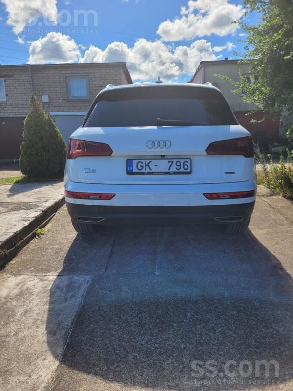 White Audi Q5 2020 in Liepaja, with an engine capacity of 2.00 L and mileage of 114 thousand km for 25800 €, photo 4 on AUTOMOTO.COM.LV