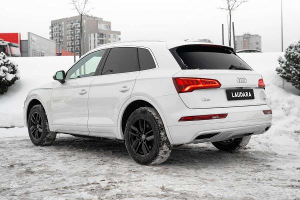 Balts Audi Q5 2020 Viļņa, ar dzinēja tilpumu 1.98 L un nobraukumu 77 tūkst. km par 22790 €, foto 4 vietnē AUTOMOTO.COM.LV