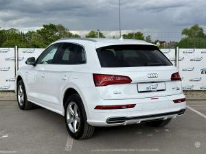 White Audi Q5 2020 in Vilnius, with an engine capacity of 1.98 L and mileage of 118 thousand km for 26500 €, photo 5 on AUTOMOTO.COM.LV