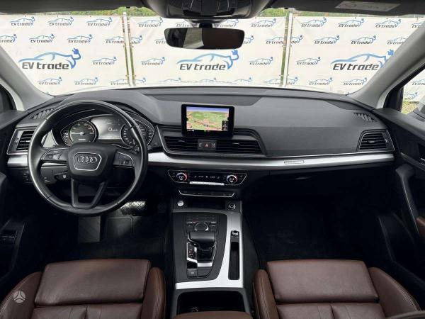 White Audi Q5 2020 in Vilnius, with an engine capacity of 1.98 L and mileage of 118 thousand km for 26500 €, photo 5 on AUTOMOTO.COM.LV