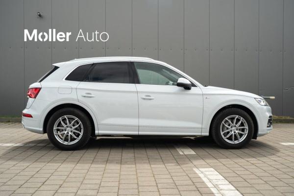 White Audi Q5 2020 in Vilnius, with an engine capacity of 2.00 L and mileage of 142 thousand km for 28350 €, photo 6 on AUTOMOTO.COM.LV