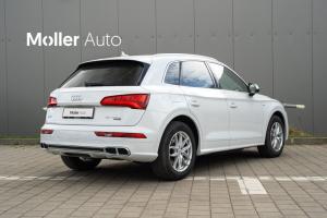 White Audi Q5 2020 in Vilnius, with an engine capacity of 2.00 L and mileage of 142 thousand km for 28350 €, photo 8 on AUTOMOTO.COM.LV