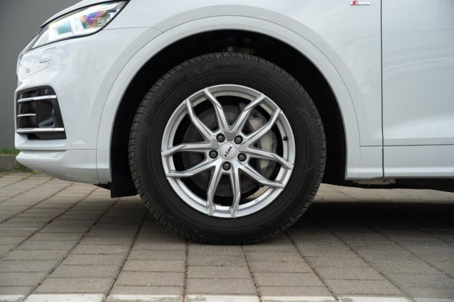 White Audi Q5 2020 in Vilnius, with an engine capacity of 2.00 L and mileage of 142 thousand km for 28350 €, photo 10 on AUTOMOTO.COM.LV