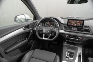 White Audi Q5 2020 in Vilnius, with an engine capacity of 2.00 L and mileage of 142 thousand km for 28350 €, photo 12 on AUTOMOTO.COM.LV