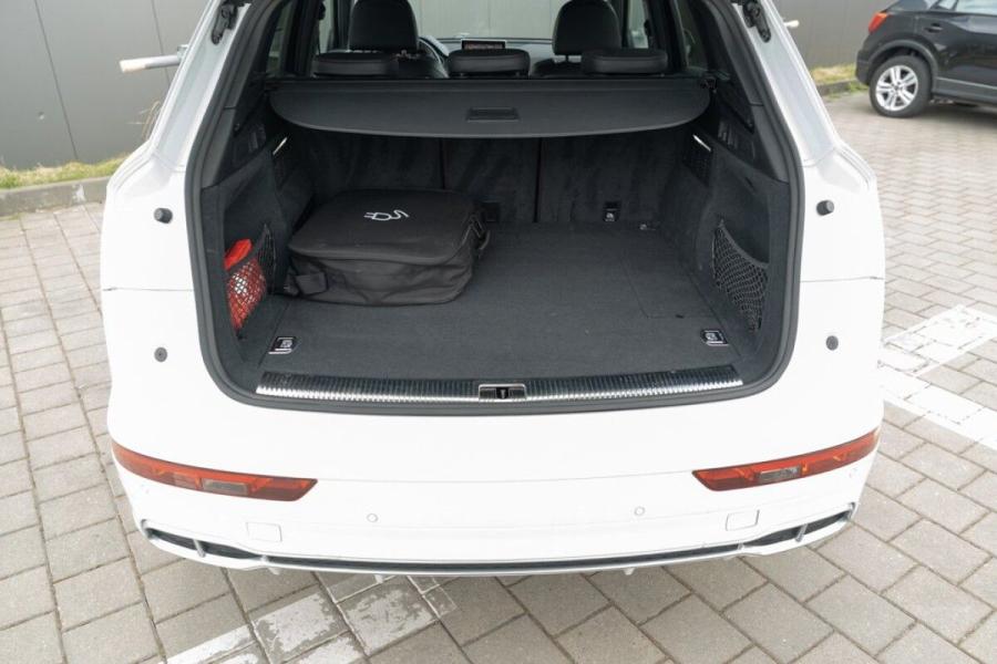 White Audi Q5 2020 in Vilnius, with an engine capacity of 2.00 L and mileage of 142 thousand km for 28350 €, photo 23 on AUTOMOTO.COM.LV