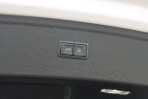 White Audi Q5 2020 in Vilnius, with an engine capacity of 2.00 L and mileage of 142 thousand km for 28350 €, photo 24 on AUTOMOTO.COM.LV