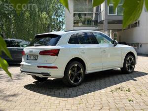 White Audi Q5 2020 in Riga, with an engine capacity of 2.00 L and mileage of 70 thousand km for 33900 €, photo 4 on AUTOMOTO.COM.LV