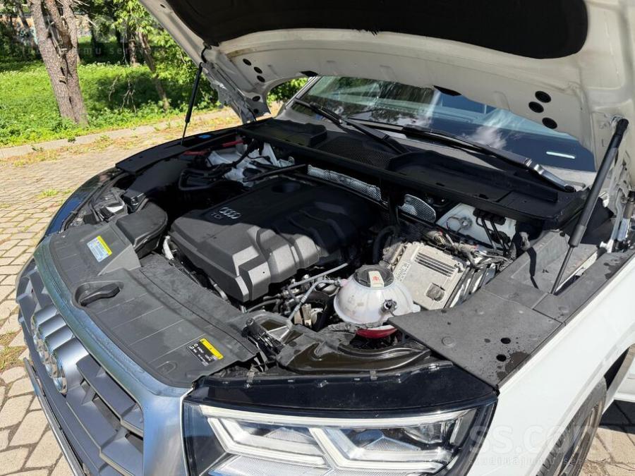 White Audi Q5 2020 in Riga, with an engine capacity of 2.00 L and mileage of 70 thousand km for 33900 €, photo 6 on AUTOMOTO.COM.LV