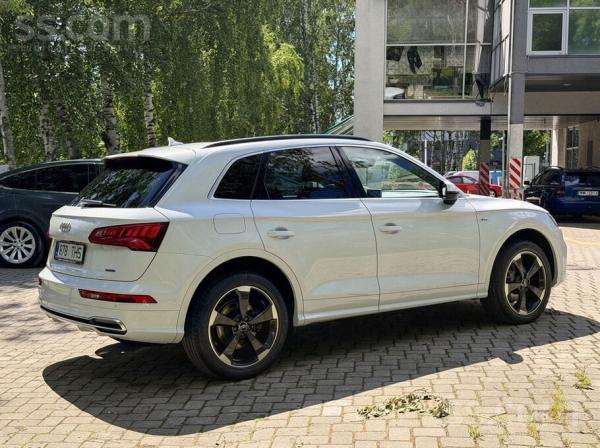 White Audi Q5 2020 in Riga, with an engine capacity of 2.00 L and mileage of 70 thousand km for 27777 €, photo 4 on AUTOMOTO.COM.LV