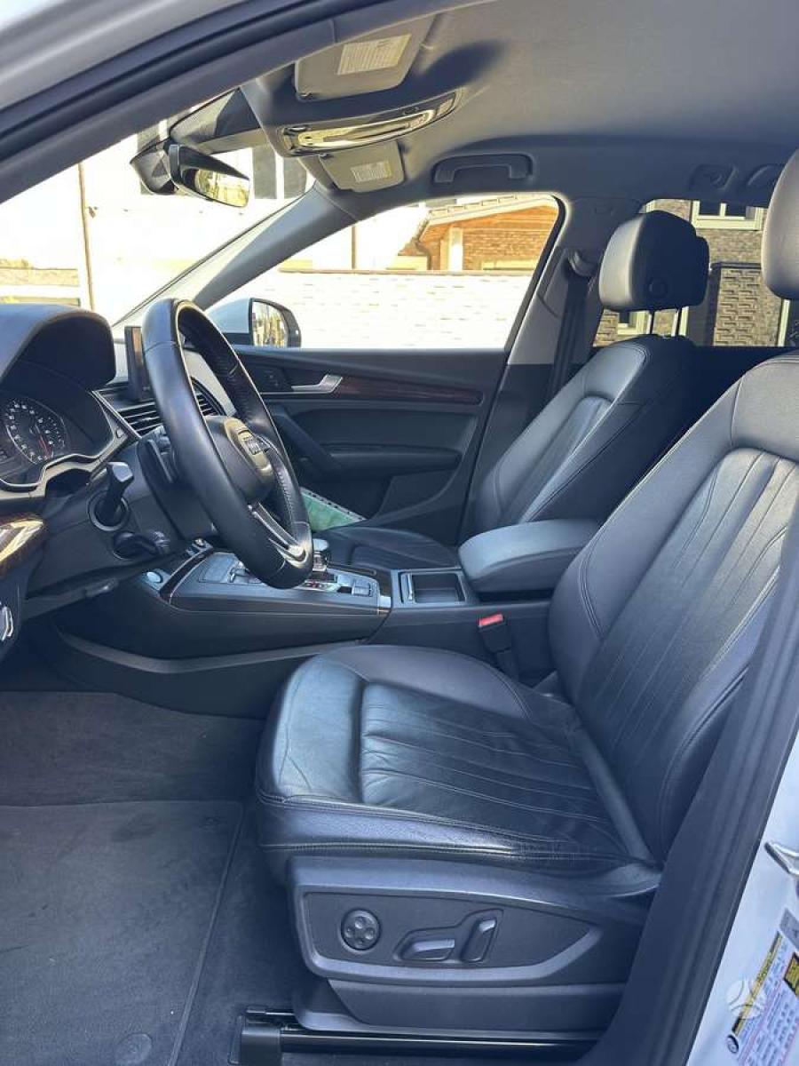 White Audi Q5 2020 in Vilnius, with an engine capacity of 1.98 L and mileage of 77 thousand km for 20999 €, photo 14 on AUTOMOTO.COM.LV
