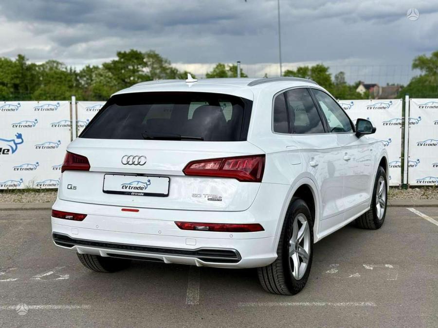 White Audi Q5 2020 in Vilnius, with an engine capacity of 1.98 L and mileage of 118 thousand km for 24999 €, photo 3 on AUTOMOTO.COM.LV