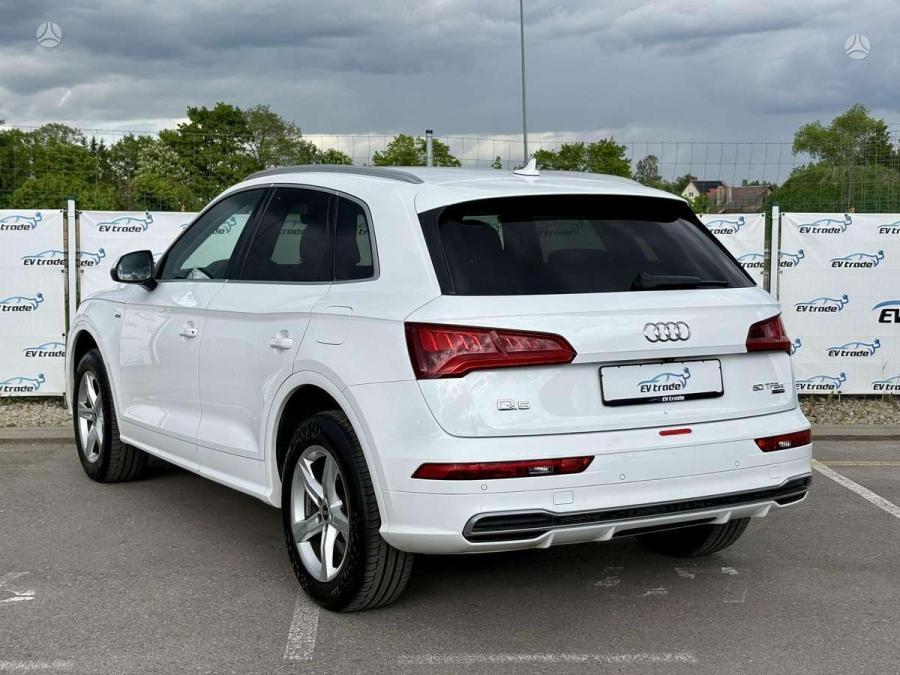 White Audi Q5 2020 in Vilnius, with an engine capacity of 1.98 L and mileage of 118 thousand km for 24999 €, photo 5 on AUTOMOTO.COM.LV