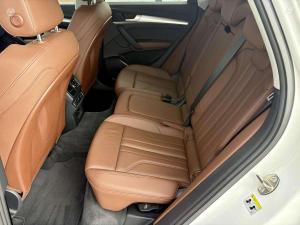 White Audi Q5 2020 in Vilnius, with an engine capacity of 1.98 L and mileage of 118 thousand km for 24999 €, photo 22 on AUTOMOTO.COM.LV