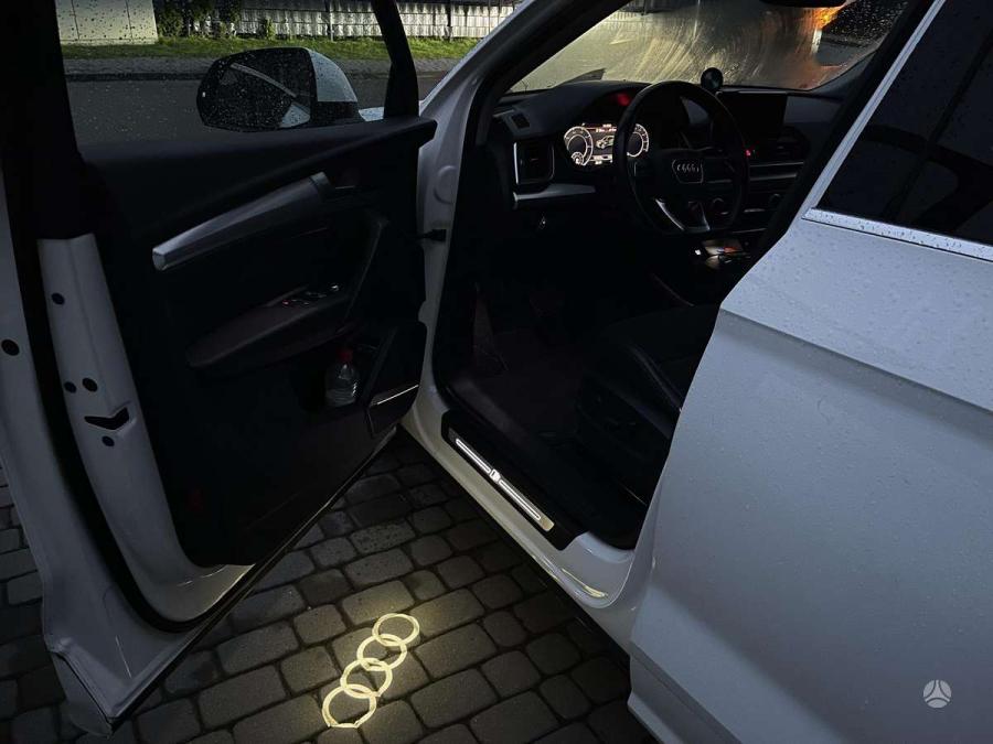 White Audi Q5 2020 in Vilnius, with an engine capacity of 1.98 L and mileage of 163 thousand km for 25490 €, photo 5 on AUTOMOTO.COM.LV