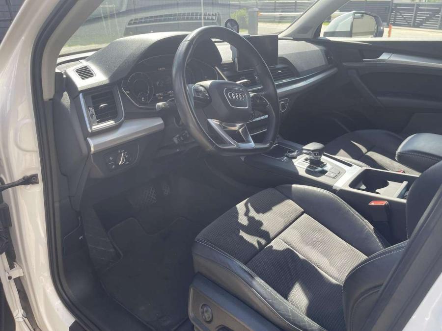 White Audi Q5 2020 in Vilnius, with an engine capacity of 1.98 L and mileage of 163 thousand km for 25490 €, photo 9 on AUTOMOTO.COM.LV