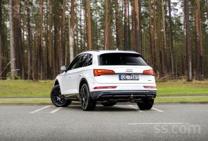 White Audi Q5 2021 in Riga, with an engine capacity of 2.00 L and mileage of 121 thousand km for 28990 €, photo 6 on AUTOMOTO.COM.LV