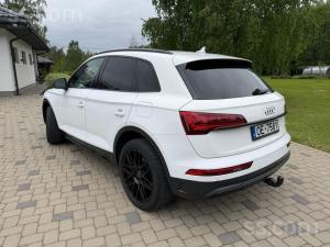 White Audi Q5 2021 in Riga, with an engine capacity of 2.00 L and mileage of 123 thousand km for 29900 €, photo 4 on AUTOMOTO.COM.LV