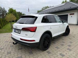 White Audi Q5 2021 in Riga, with an engine capacity of 2.00 L and mileage of 123 thousand km for 29900 €, photo 5 on AUTOMOTO.COM.LV