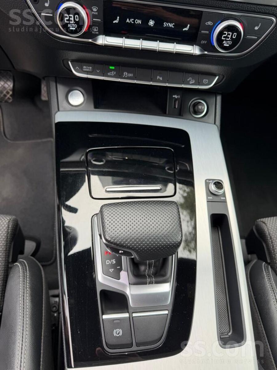 White Audi Q5 2021 in Riga, with an engine capacity of 2.00 L and mileage of 123 thousand km for 29900 €, photo 13 on AUTOMOTO.COM.LV