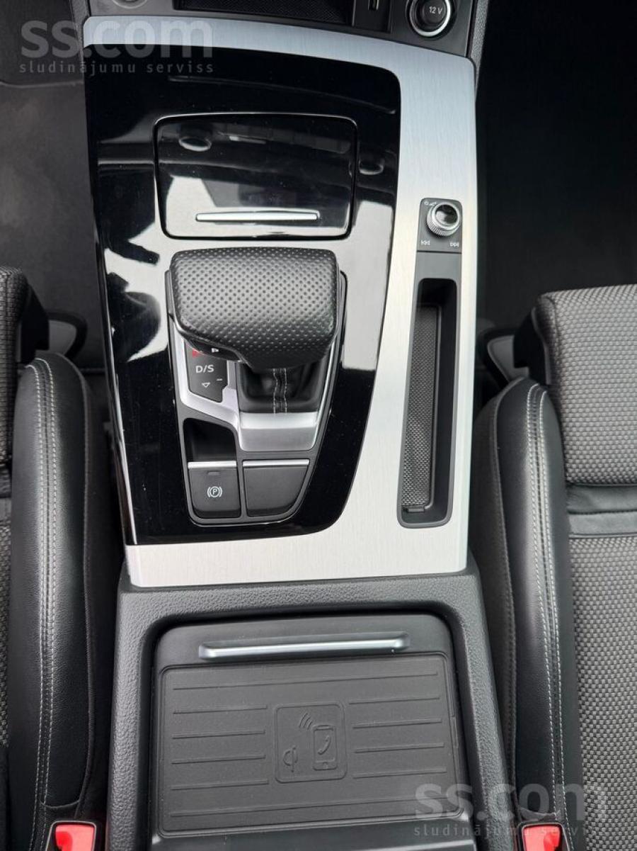 White Audi Q5 2021 in Riga, with an engine capacity of 2.00 L and mileage of 123 thousand km for 29900 €, photo 14 on AUTOMOTO.COM.LV