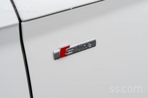 White Audi Q5 2021 in Riga, with an engine capacity of 2.00 L and mileage of 114 thousand km for 33250 €, photo 7 on AUTOMOTO.COM.LV