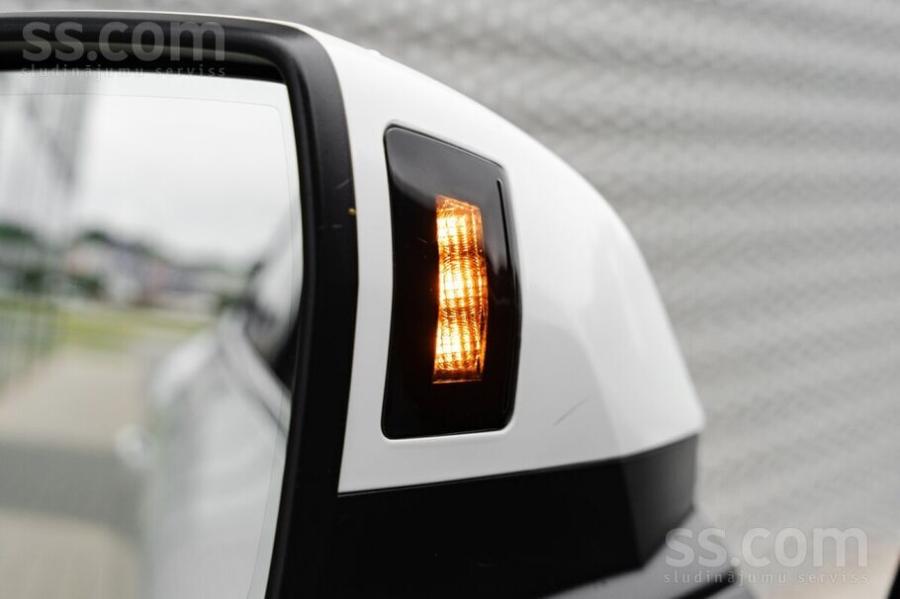 White Audi Q5 2021 in Riga, with an engine capacity of 2.00 L and mileage of 114 thousand km for 33250 €, photo 8 on AUTOMOTO.COM.LV