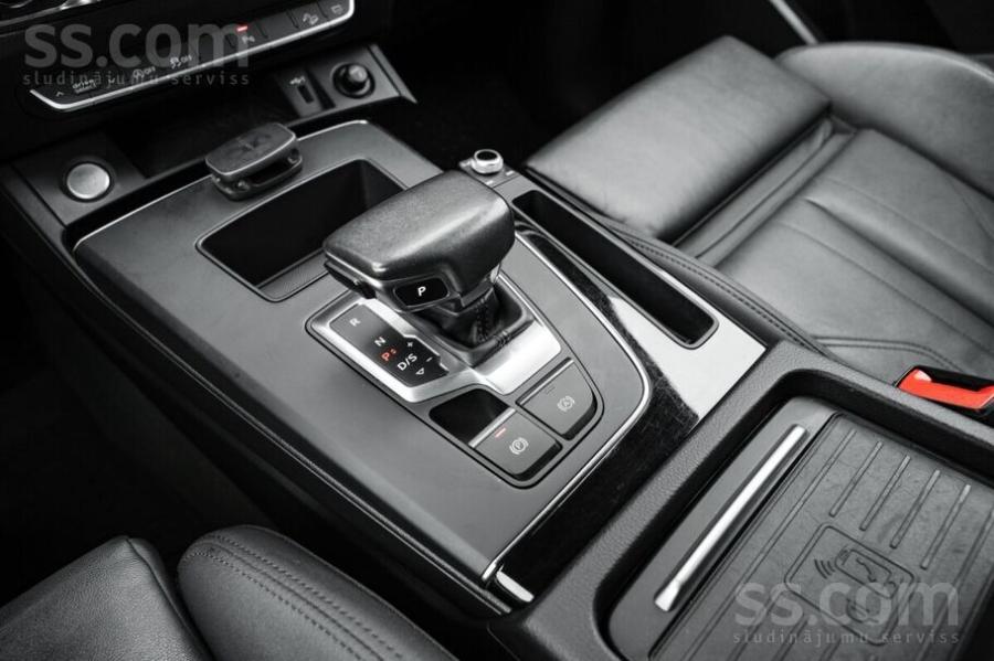 White Audi Q5 2021 in Riga, with an engine capacity of 2.00 L and mileage of 114 thousand km for 33250 €, photo 26 on AUTOMOTO.COM.LV
