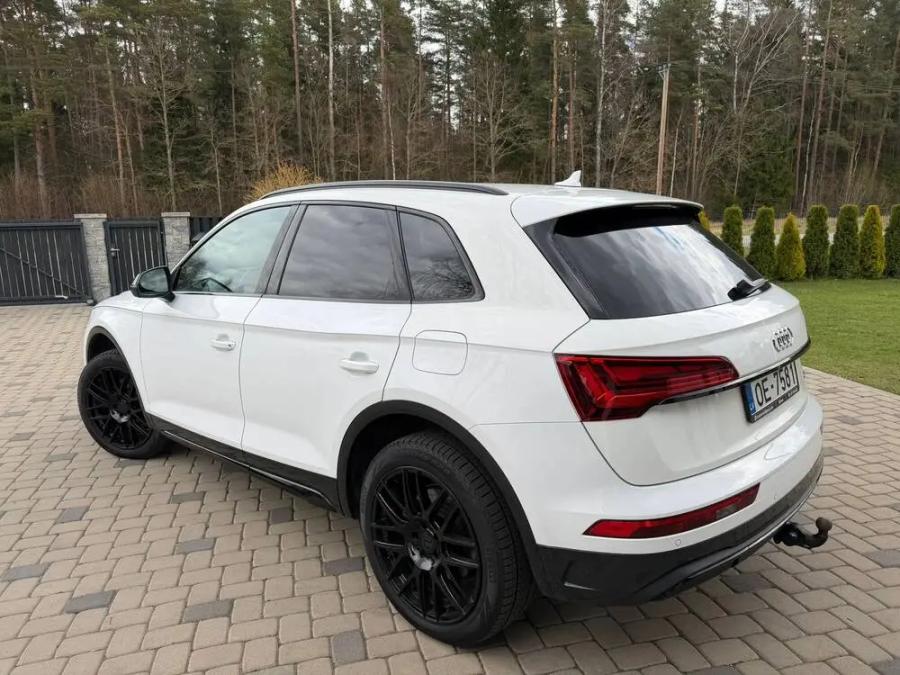 White Audi Q5 2021 in Riga, with an engine capacity of 2.00 L and mileage of 120 thousand km for 30990 €, photo 3 on AUTOMOTO.COM.LV