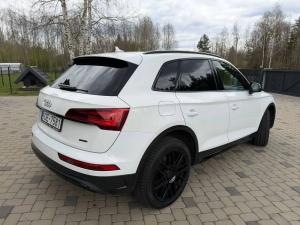 White Audi Q5 2021 in Riga, with an engine capacity of 2.00 L and mileage of 120 thousand km for 30990 €, photo 4 on AUTOMOTO.COM.LV