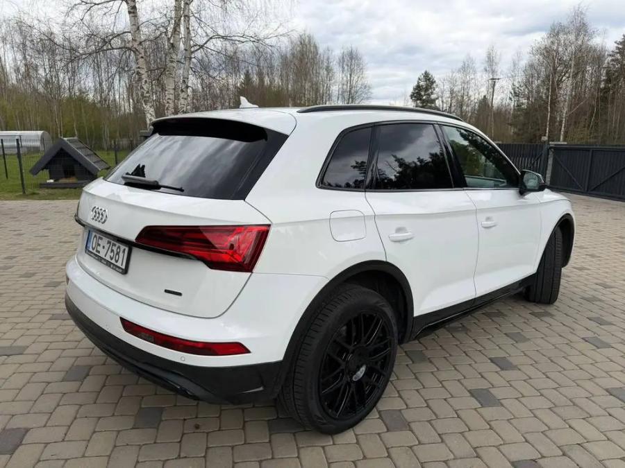 White Audi Q5 2021 in Riga, with an engine capacity of 2.00 L and mileage of 120 thousand km for 30990 €, photo 4 on AUTOMOTO.COM.LV