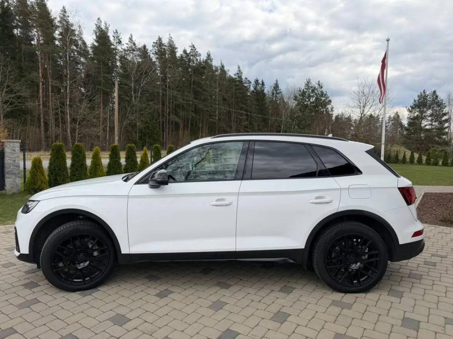 White Audi Q5 2021 in Riga, with an engine capacity of 2.00 L and mileage of 120 thousand km for 30990 €, photo 5 on AUTOMOTO.COM.LV
