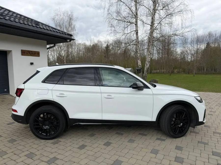 White Audi Q5 2021 in Riga, with an engine capacity of 2.00 L and mileage of 120 thousand km for 30990 €, photo 7 on AUTOMOTO.COM.LV
