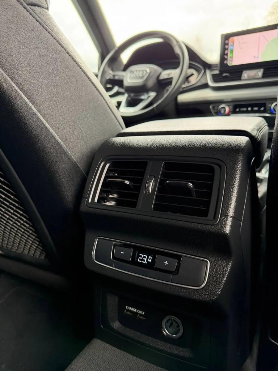 White Audi Q5 2021 in Riga, with an engine capacity of 2.00 L and mileage of 120 thousand km for 30990 €, photo 10 on AUTOMOTO.COM.LV