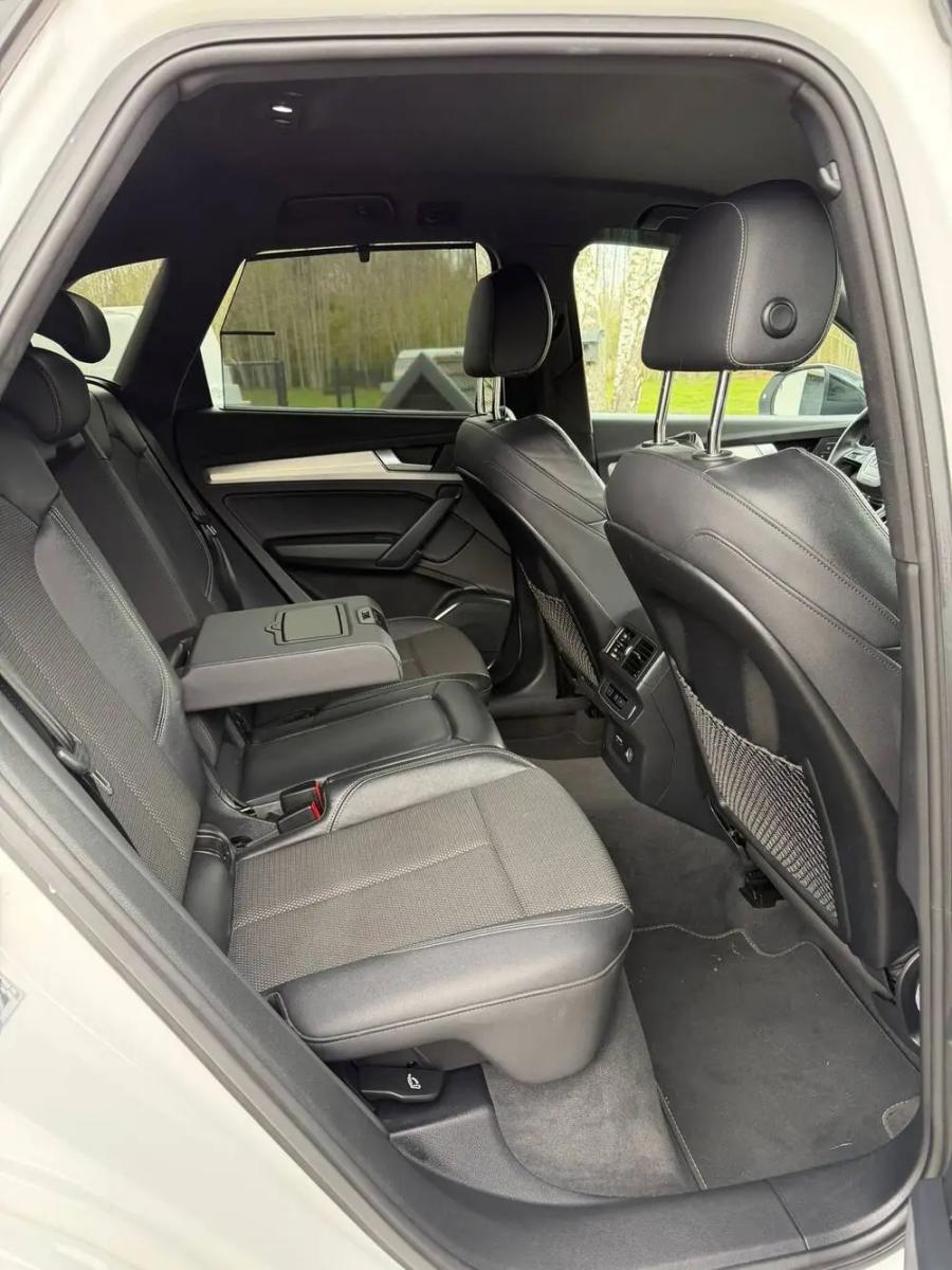 White Audi Q5 2021 in Riga, with an engine capacity of 2.00 L and mileage of 120 thousand km for 30990 €, photo 14 on AUTOMOTO.COM.LV