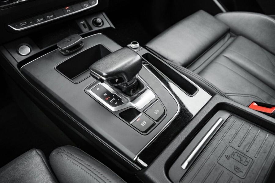 Balts Audi Q5 2021 Mārupe, ar dzinēja tilpumu 2.00 L un nobraukumu 114 tūkst. km par 33250 €, foto 26 vietnē AUTOMOTO.COM.LV
