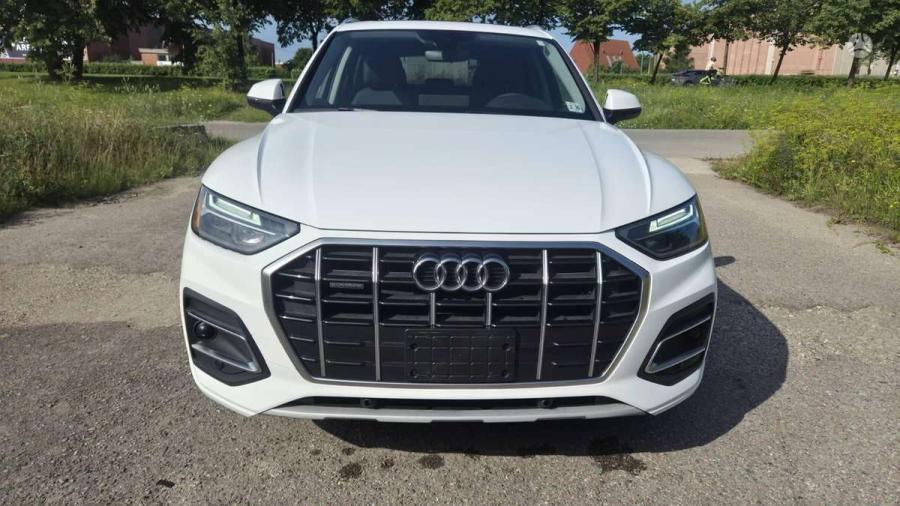 White Audi Q5 2021 in Klaipeda, with an engine capacity of 2.00 L and mileage of 102 thousand km for 19995 €, photo 1 on AUTOMOTO.COM.LV