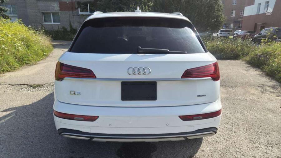 White Audi Q5 2021 in Klaipeda, with an engine capacity of 2.00 L and mileage of 102 thousand km for 19995 €, photo 5 on AUTOMOTO.COM.LV