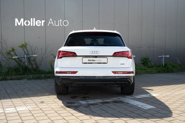 White Audi Q5 2021 in Vilnius, with an engine capacity of 2.00 L and mileage of 130 thousand km for 30750 €, photo 6 on AUTOMOTO.COM.LV